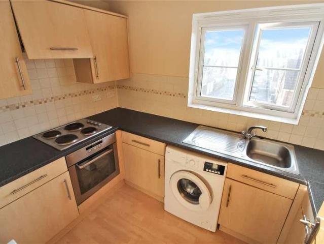 2 bed flat for sale