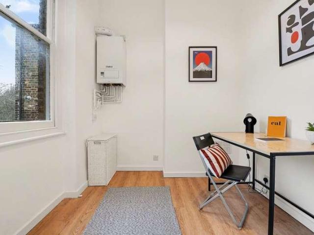 2 bed flat for sale