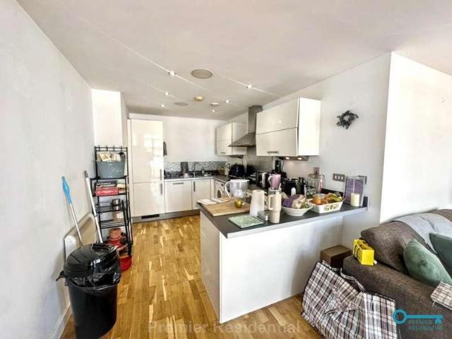 2 bed flat for sale