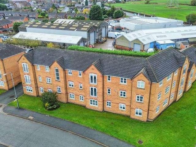 2 bed flat for sale