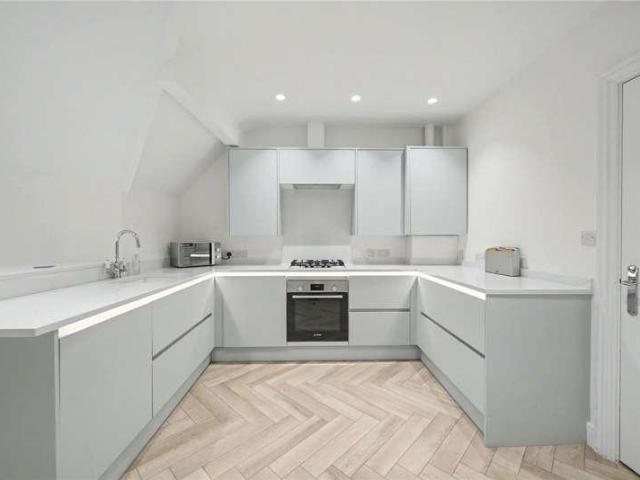 2 bed flat for sale