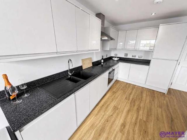 2 bed flat for sale
