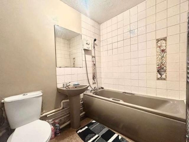 2 bed flat for sale