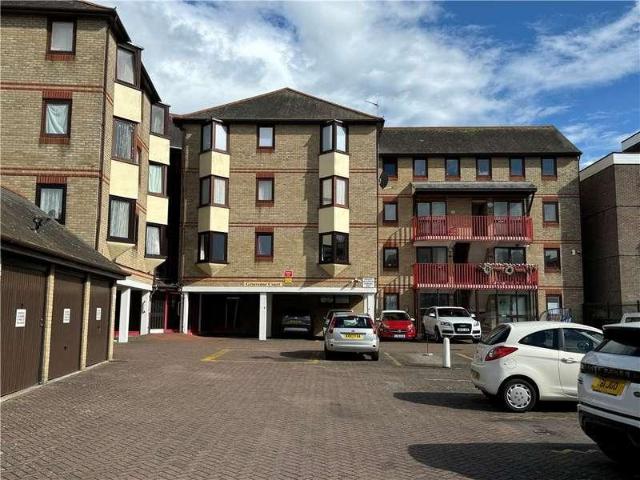 2 bed flat for sale