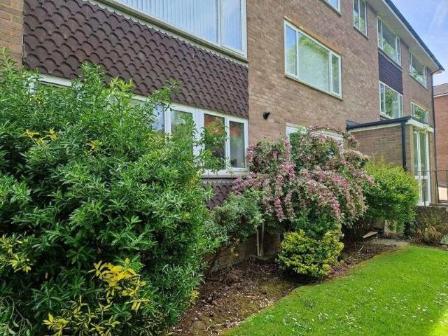 2 bed flat for sale