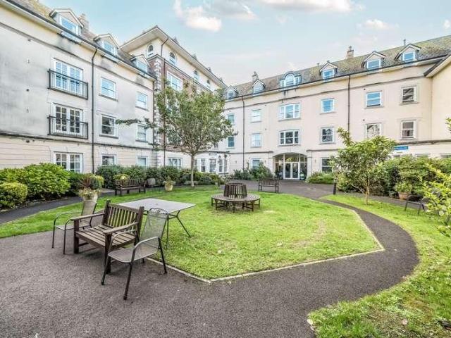 2 bed flat for sale