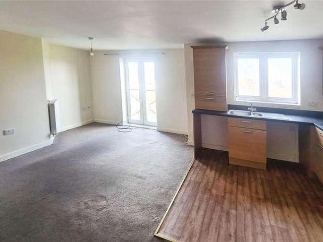 2 bed flat for sale