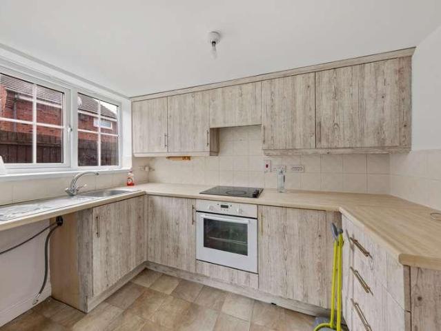 2 bed flat for sale