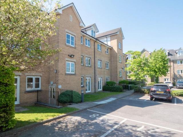 2 bed flat for sale