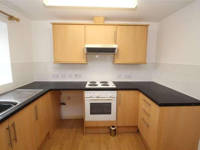 2 bed flat for sale