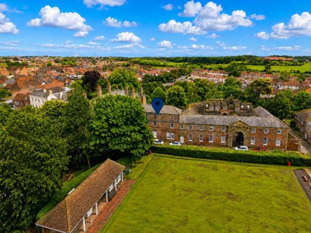 2 bed flat for sale