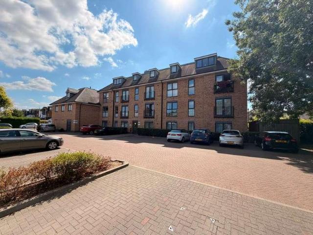 2 bed flat for sale