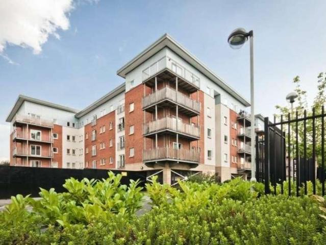 2 bed flat for sale