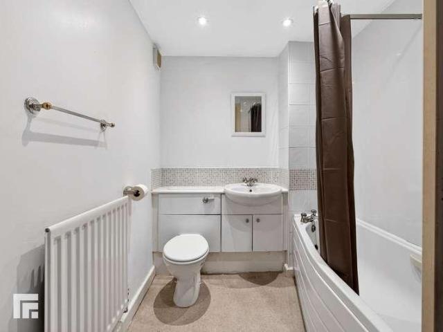 2 bed flat for sale