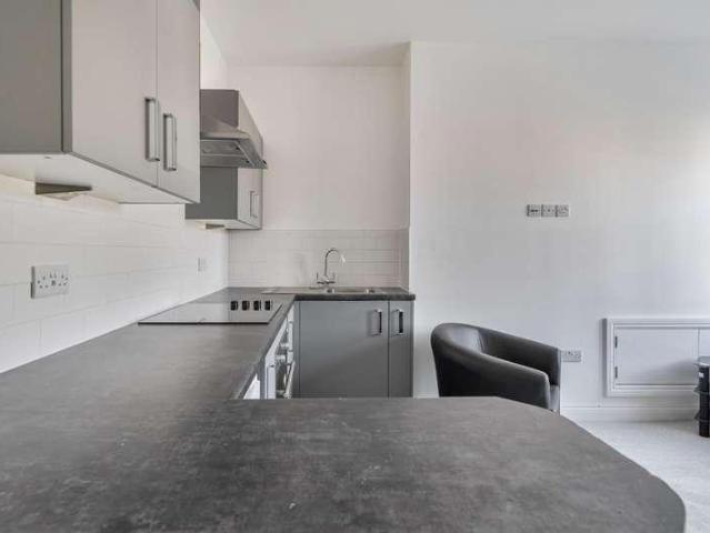 2 bed flat for sale