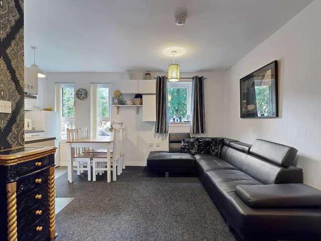2 bed flat for sale