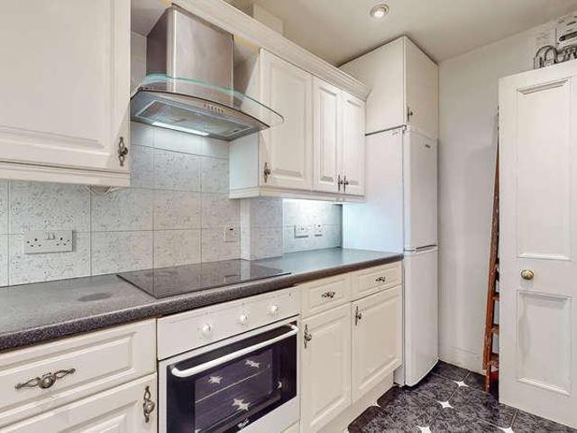2 bed flat for sale