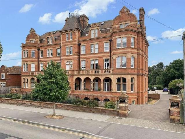 2 bed flat for sale