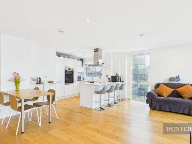 2 bed flat for sale