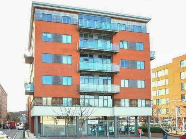 2 bed flat for sale