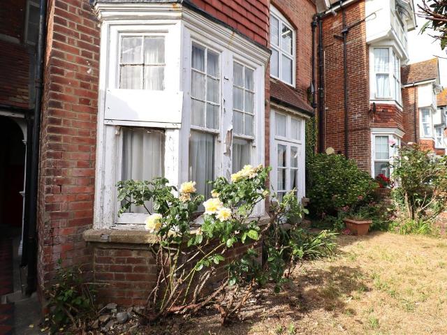 2 bed flat for sale