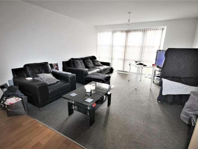 2 bed flat for sale