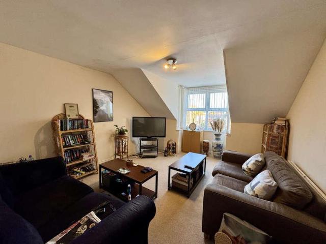 2 bed flat for sale