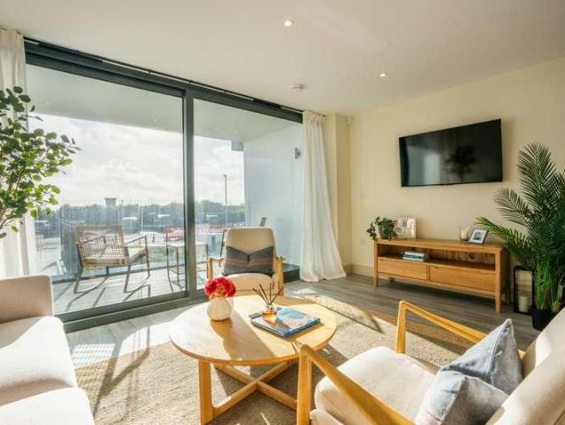 2 bed flat for sale