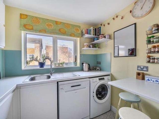 2 bed flat for sale