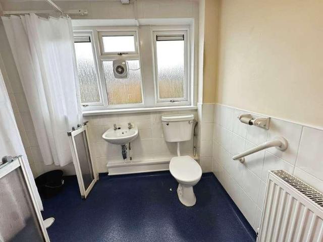 2 bed flat for sale