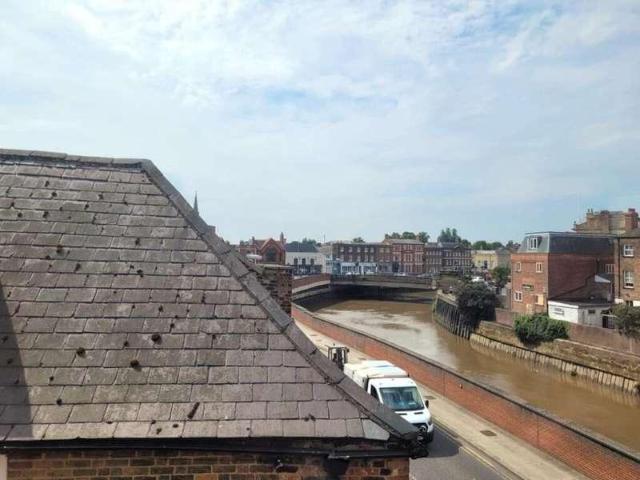 2 bed flat for sale