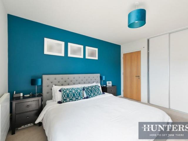2 bed flat for sale
