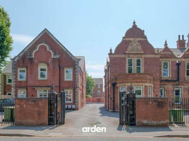 2 bed flat for sale