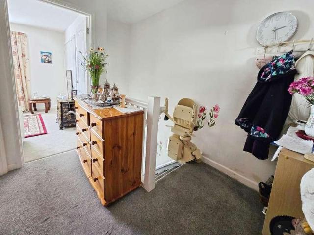 2 bed flat for sale