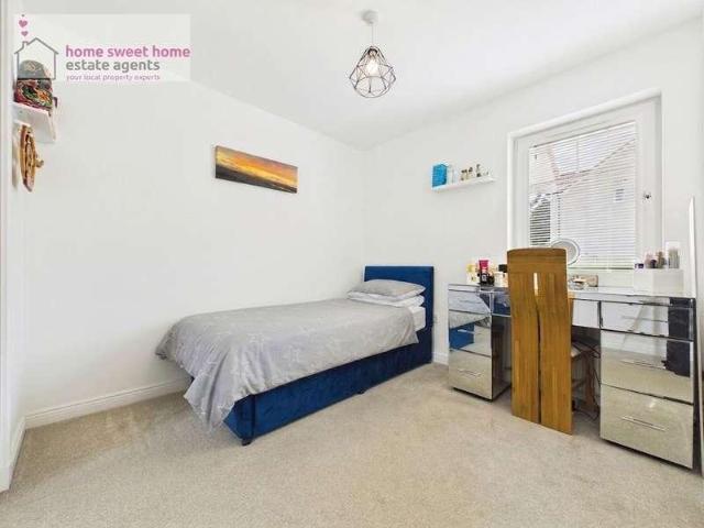 2 bed flat for sale