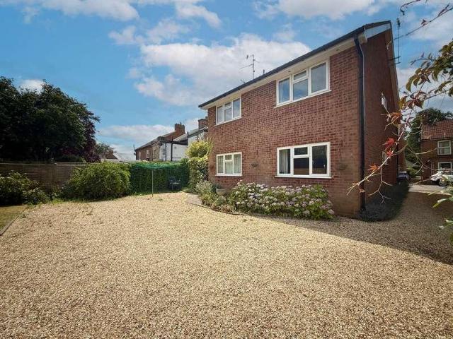 2 bed flat for sale