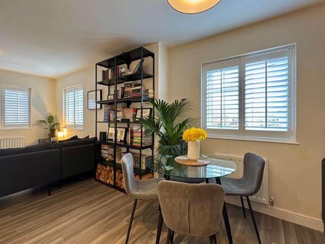 2 bed flat for sale