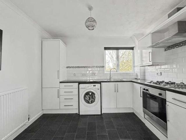 2 bed flat for sale