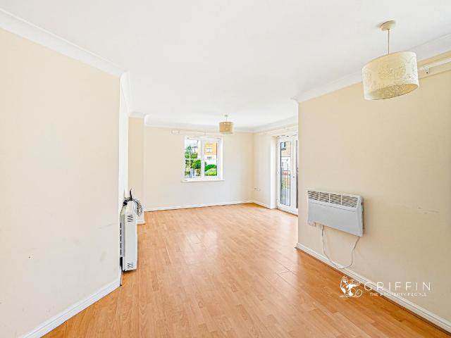 2 bed flat for sale