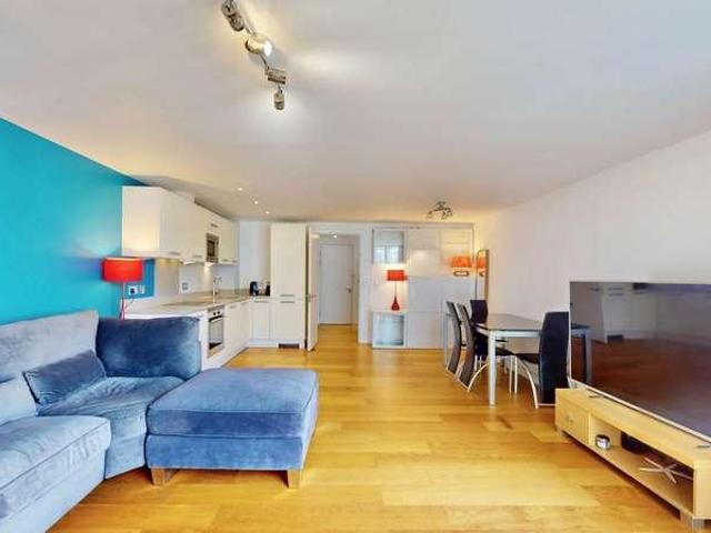 2 bed flat for sale