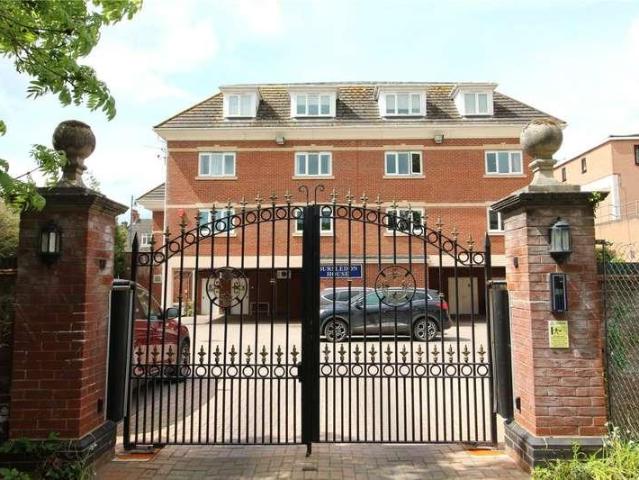 2 bed flat for sale