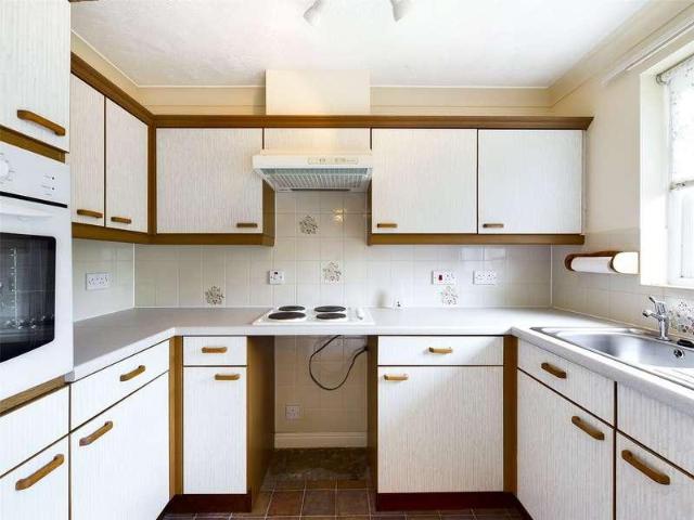 2 bed flat for sale