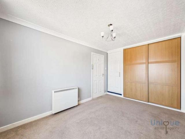 2 bed flat for sale