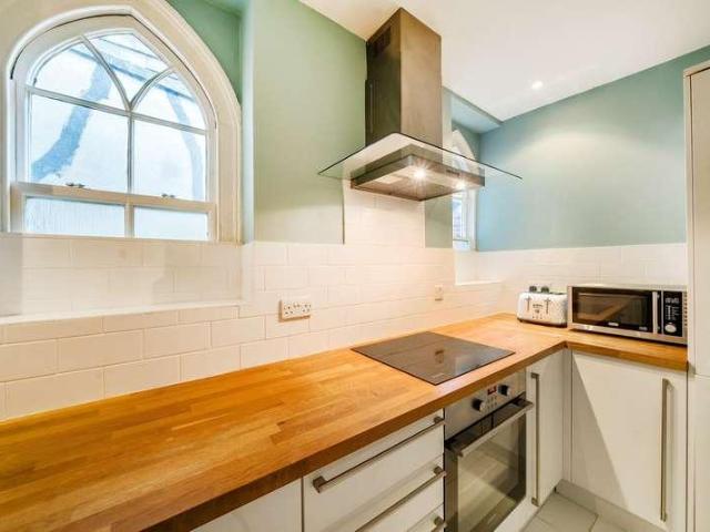 2 bed flat for sale