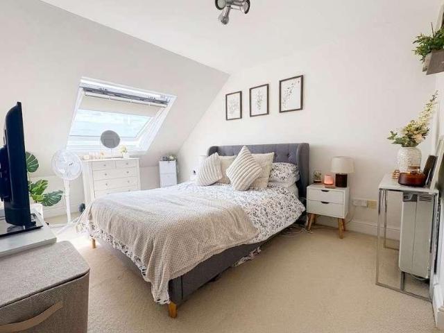 2 bed flat for sale