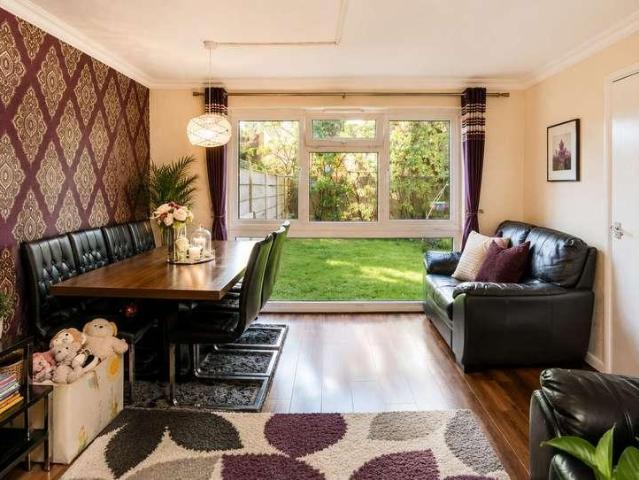 2 bed flat for sale