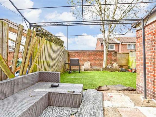 2 bed flat for sale