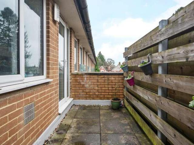2 bed flat for sale