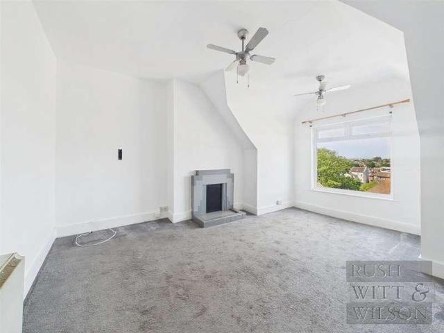 2 bed flat for sale
