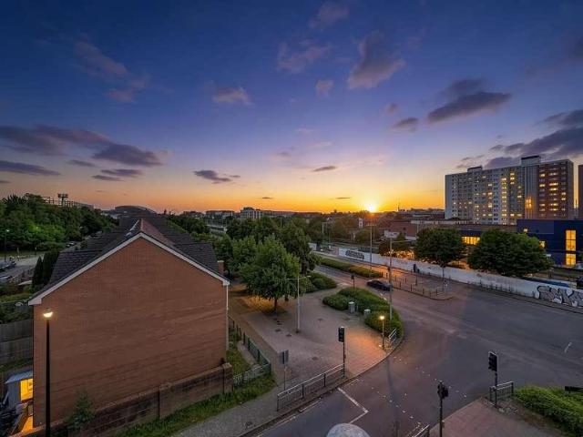 2 bed flat for sale